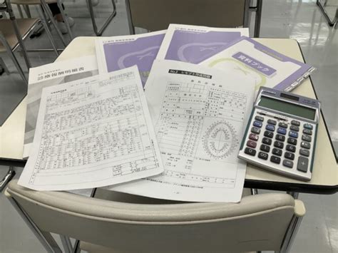 授業紹介 「歯科医療事務管理士技能認定試験」に向けて勉強しています【医療事務学科】 穴吹学園 専門学校 徳島穴吹カレッジ｜穴カレは徳島県