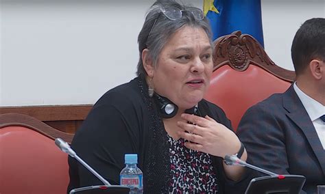 Претседателката Сиљановска Давкова ги именуваше Малинка Ристевска