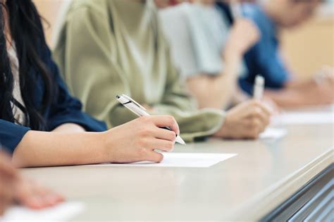 中卒者は何人に一人？年代別の割合や就職・年収の現実を解説 高卒認定試験お役立ちコラム｜高認合格ナビ