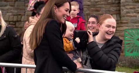 Un Bebé Le “robó” La Cartera A Kate Middleton Está Cotizada En 900 Dólares Infobae