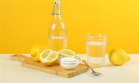 El jugo de limón y bicarbonato de sodio mezcla ideal a la hora de