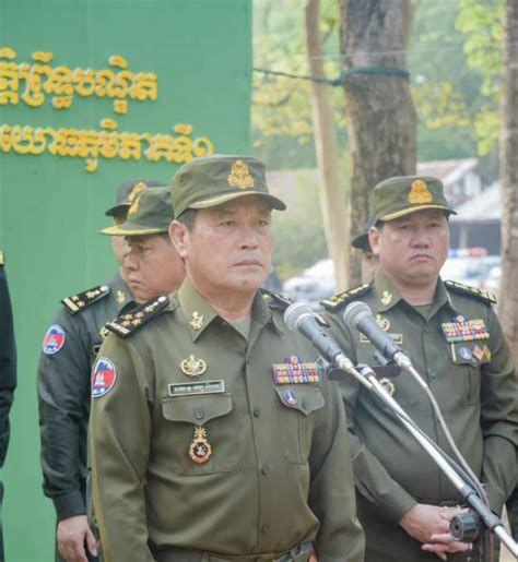 លោកឧត្តមសេនីយ៍ឯក ហួត ឈាងអន បានអញ្ជើញអមដំណើរ នាយឧត្តមសេនីយ៍ វង្ស ពិសេន អគ្គមេបញ្ជាការ