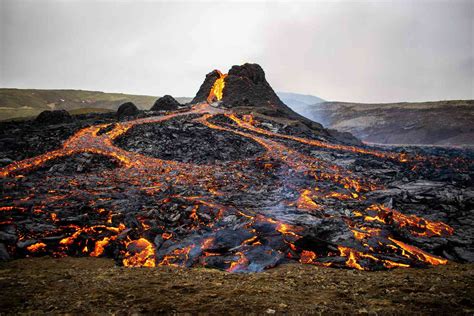 Fagradalsfjall Volcano In Iceland Is Erupting See The Stunning Photos