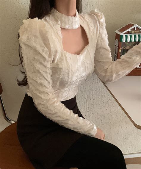 [연말룩 하객룩추천] 레이스 초커넥 벨벳 블라우스 Bl 2color