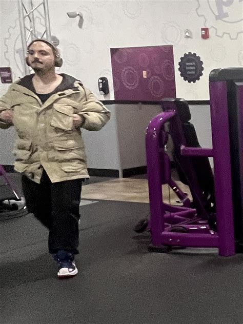 As soon as your stream started, I looked up and bumped into you at my gym locker room : r/HyphonixYT
