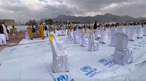 جے یو آئی ورکرز کنونشن میں مہاجرین کیلئے دی گئی پلاسٹک میٹ بچھا دی گئیں