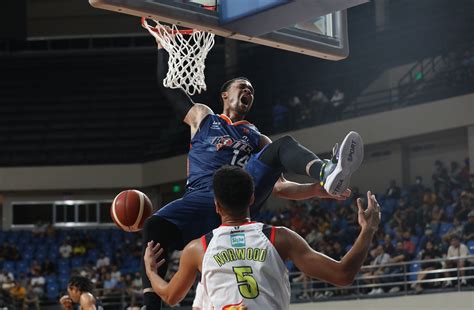 PBA KJ McDaniels Powers Meralco Past Rain Or Shine In Opener