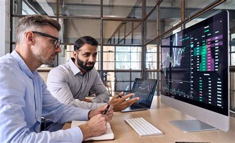 What Is An Intelligence Analyst And What Do They Do