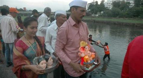 Ganpati Visarjan More Than 48000 Idols Immersed In Mumbai On 6th Day