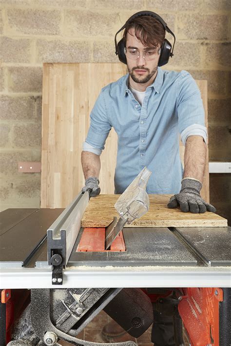 Black&Decker BES720 Stolní kotoučová pila 1800 W | Exkalibr.cz