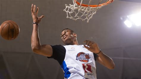 Milwaukee Bucks Giannis Antetokounmpo Named 2019 20 Nba Defensive