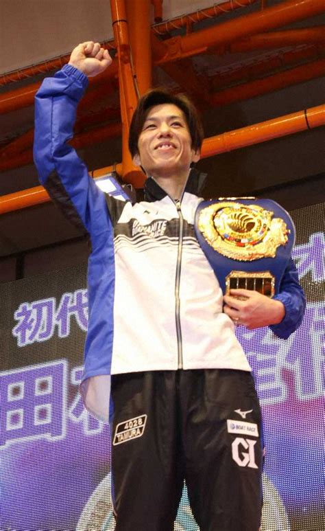 第1回bbcトーナメントで優勝した田村はチャンピオンベルトを肩にかけガッツポーズ（撮影・村上 大輔） スポニチ Sponichi