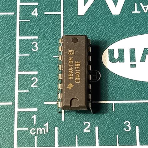 Cd4017 Ic 4017 Decade Counter With Decoded Output Toko Komponen