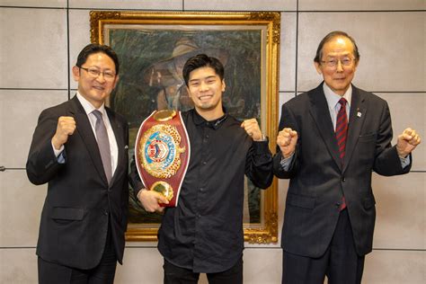 田中恒成選手、世界4階級制覇を学園首脳陣に報告｜news｜学校法人 梅村学園