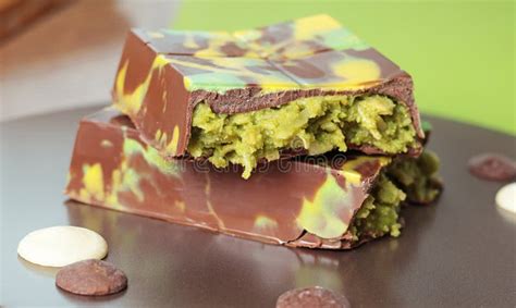 Dubai Chocolate Bar With Pistachio Paste And Kataifi Dough