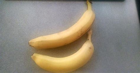 My Pc Monitor Gives This Long Banana A Gaussian Blur Effect Imgur