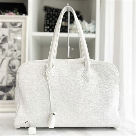 美品☆ エルメス ヴィクトリア35 トリヨンクレマンス 白 K刻印 メルカリ