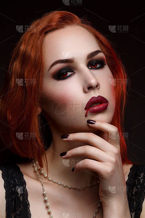 美丽的吸血鬼少女