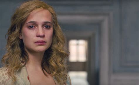 Ex Machina Breakout Alicia Vikander Looks To Join Tom Hanks In The Circle Mxdwn Movies