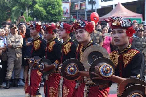 10 Peserta Ikuti Lomba Baleganjur HUT Ke 420 Kota Singaraja Bali