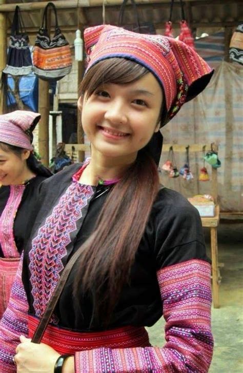 Ghim Trên Trang Phục Biểu Diễn