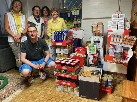Lions Club Bettina Von Arnim Spendet Lebensmittel Im Wert Von 1512 77