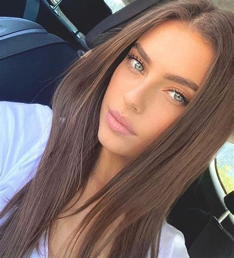 Brunette Hair On Pale Skin Hair Color Ideas Green Eyes Hair Colour