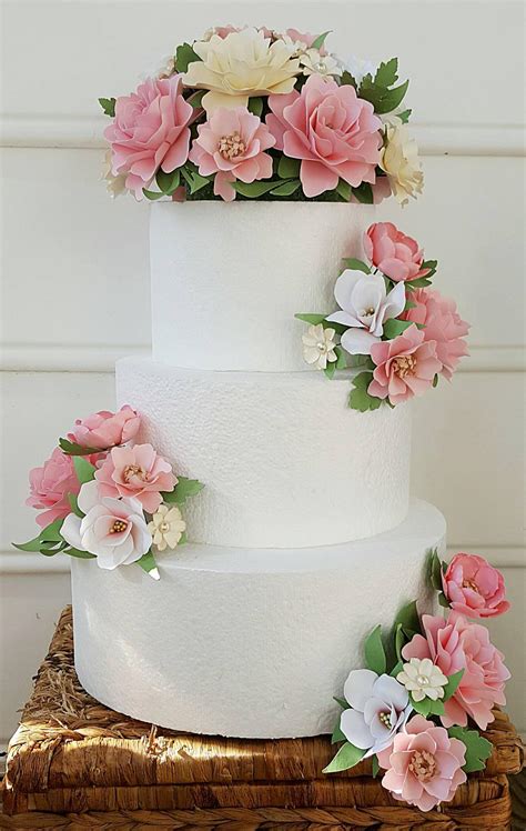 Traditional Flower Wedding Cake