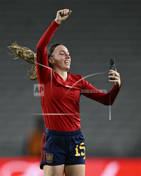 Spain Beats Sweden 2 1 With Last Minute Goal And Advances To Its First