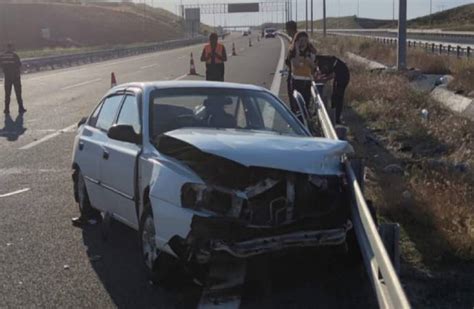 Depremzede aile bayram tatili yolunda kaza yaptı Bir ölü altı yaralı