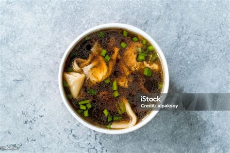 플라스틱 그릇 패키지 또는 용기 상자에 복 초이와 향신료와 아시아 음식 완탕 수프를 가져 가라 0명에 대한 스톡 사진 및 기타