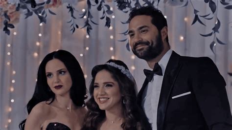 رنا رئيس تستعين برضوى الشربيني للرد على علاقة كريم فهمي بوالدتها في