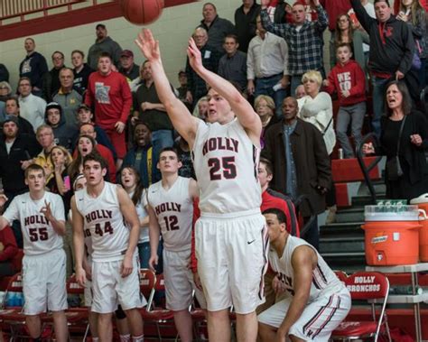 Holly Loses Thriller Vs Beecher Sports Coverage For Fenton Linden Holly And Lake