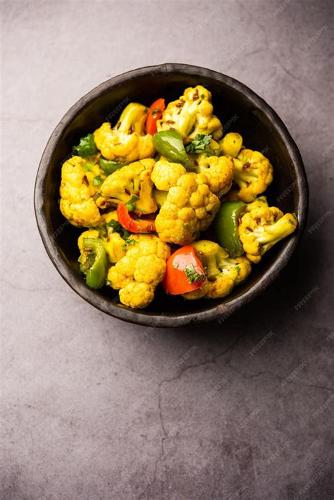 Premium Photo Indian Phool Gobi Shimla Mirch Sabji Recipe Or Capsicum
