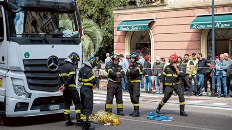 Donna Travolta E Uccisa Da Un Tir A Cornigliano Segnaletica E Cantieri