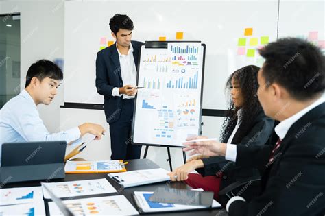 Premium Photo Business Team Or Financial Data Analysts Working With