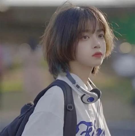小清新少年感短发 剪短发的女生又美又帅女生短发 美发站
