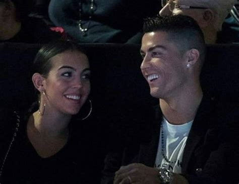 Cristiano Ronaldo Kisses Girlfriend Georgina Rodriguez Artofit