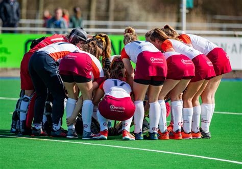 Ovk D Koploper Almere Wint Topper Tegen Runner Up Rood Wit