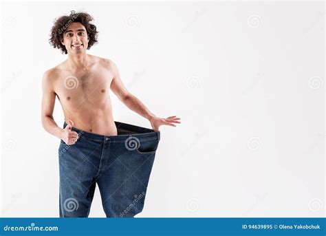 Netter Dünner Mann Ist Mit Seinem Körper Zufrieden Stockbild Bild Von