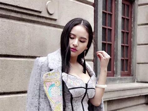 封面人物：90后美女创业新星——贺珊