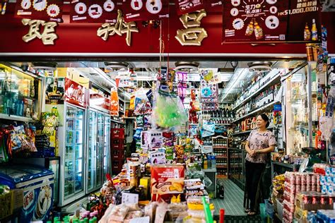 人人心中都有一間雜貨店：老辦館道地港式風情，40年如一日｜風物｜端傳媒 Initium Media