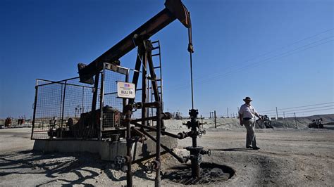 Oil Ticks Down In Asian Trade Despite Rising Middle East Tensions