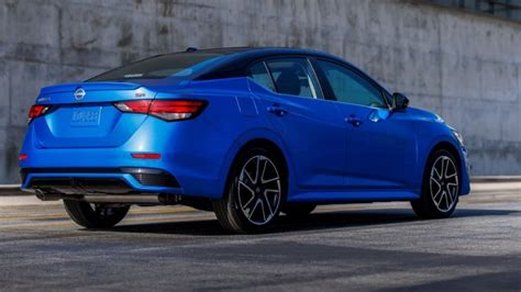 Nissan Sentra el sedán compacto llega a Estados Unidos y esto esperamos en México De