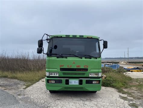 聯結車疑過彎太快！甩出20噸配重塊 休旅車嚇到自撞 Yahoo奇摩汽車機車