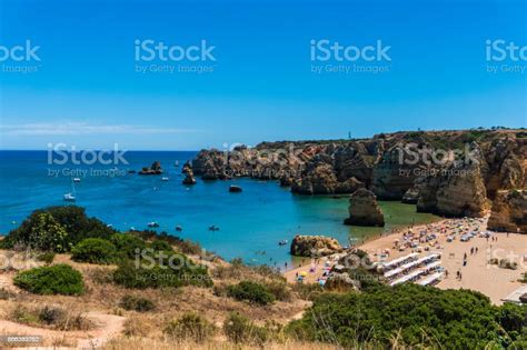 Loule 포르투갈6 월 2017 프라이아 바위와 절벽 Algarve 포르투갈에서에서 모래 해변 아름 다운 바다 보기 햇볕이 잘