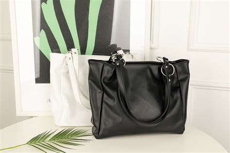 당일발송인기폭주🔥 실버 링 쇼퍼백토트백보부상숄더백노트북가방대학생직장인수납가방큰가방책가방여행가방아이패드가방데일리백개강가방 에이블리