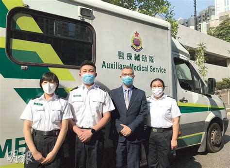 護送母子探彌留父親 回程凝重沉默 醫輔隊一句安慰 探病家屬淚崩道謝 20220515 港聞 每日明報 明報新聞網
