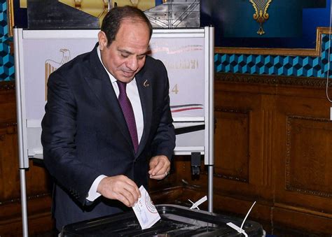 المصريون يصوتون في اليوم الأول للانتخابات الرئاسية
