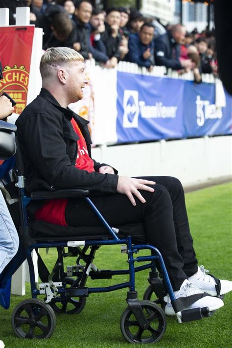 Danny Hodgson Gets Up Close And Personal With Manchester United Players